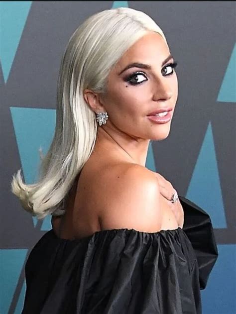 Lady Gagas Stripped Down Surprise Performance At The Oscars 2023