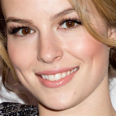 Bridgit Mendler Makeup Beige Eyeshadow Black Eyeshadow And Peach
