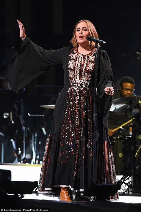 Adele Poses Underneath Tottenham Football Scarf While Backstage In Chicago On Instagram Daily