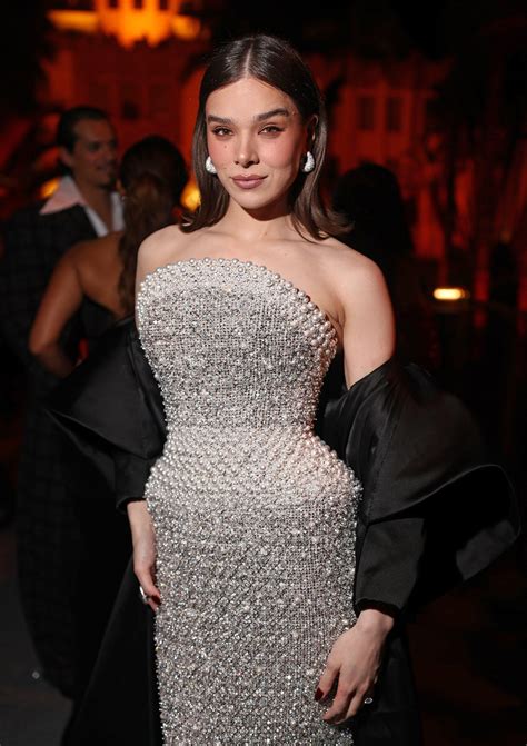Hailee Steinfeld Has Solo Outing At 2025 Vanity Fair Oscars Party Us