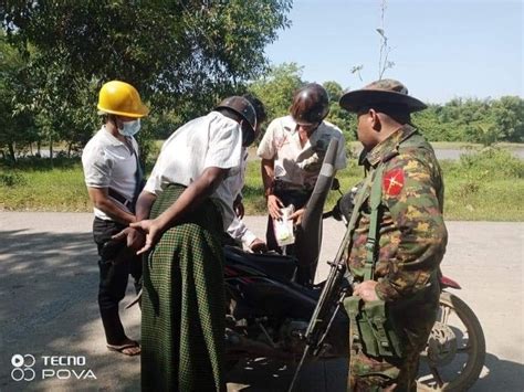 ငရုတ်ကောင်းမြို့ လမ်းခွဲတွင် စစ်ကောင်စီတပ်သားတွေက ဆိုင်ကယ်တွေကို ဖမ်းချင်လို့ ဖမ်းတာပြောပြီး ငွေ