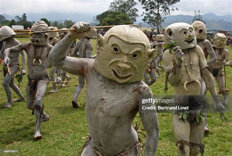 Content] The Asaro Mudmen Come From Just Outside The Village Of News