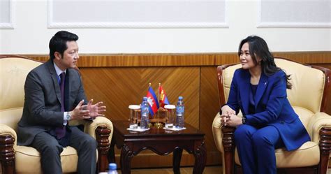 ឯកឧត្តម សុខ សូកេន រដ្ឋមន្ត្រីក្រសួងទេសចរណ៍ ជួបពិភាក្សាការងារជាមួយ