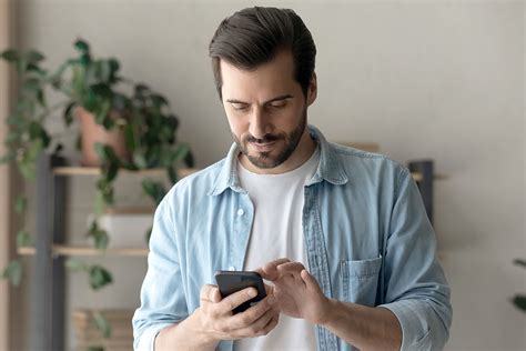 Iphone Hack Lets You Have Hidden Conversations With Friends On Pre Installed App The Us Sun