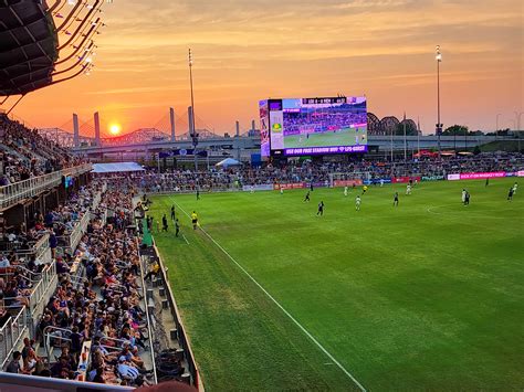 i made this website that disguises reddit as your email inbox so you can browse reddit at work