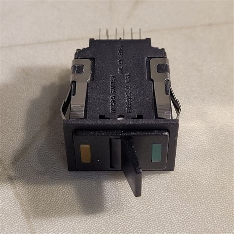 Micro Switch Aml 20 L173 Green Yellow Led Switch 2a 25vac 3a 125vac Ho Lab Liquidators Store