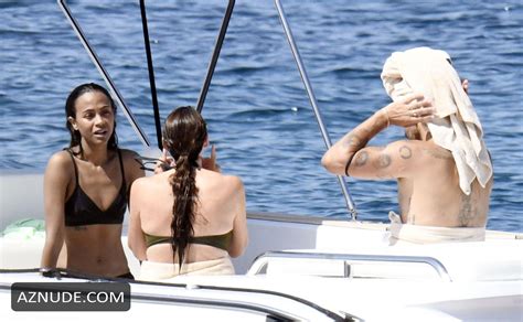 Zoe Saldana Sexy Shows Her Nude Tits In Sardinia Aznude