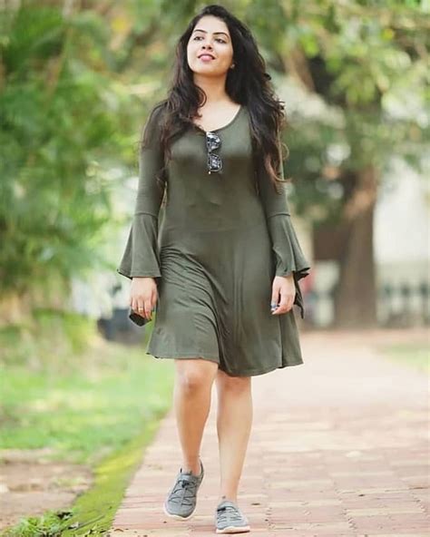 Desi Actress Pictures Vidhya Vijayakumar Hot Look ★ Desipixer