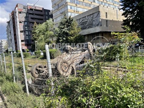 Полицаи катастрофираха в София има ранени снимки