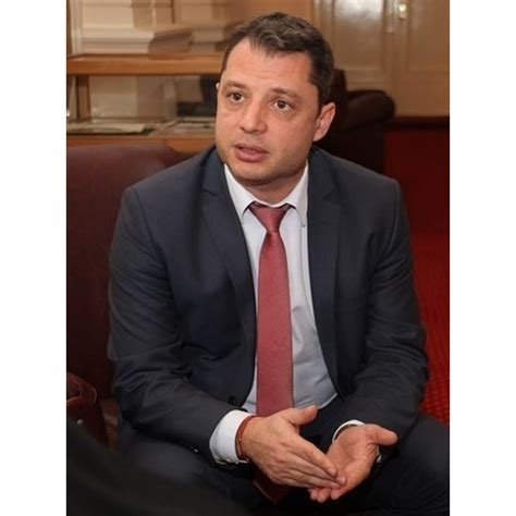 Делян Добрев подава оставка като народен представител