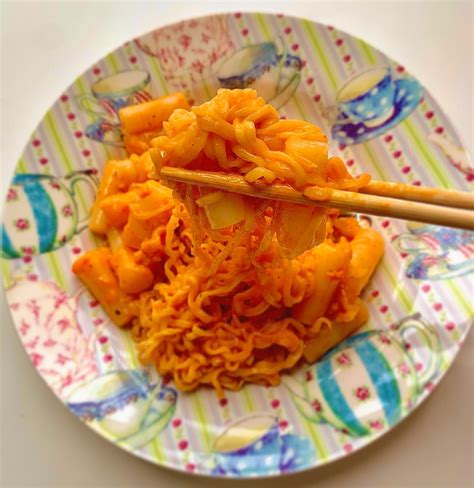 Rappokki 떡에 면을 감아 먹으면 독특 쫄깃한 식감에 푹 빠져드는 맛있는 라뽁이 ️