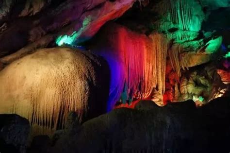 皖南川藏线 恩龙世界木屋村 华东大裂谷 九天银瀑 碧云龙宫龙泉洞 水东古街 满汉全席鹿鸣宴 悠闲纯玩三日