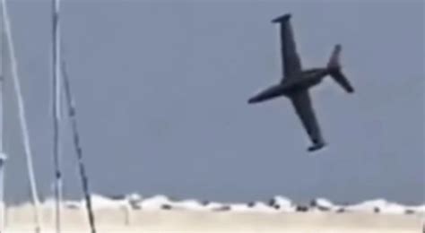 Приватен авион се урна во Средоземно Море за време на авионско шоу во