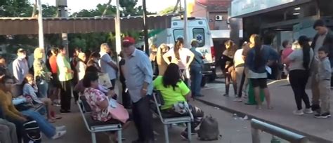 Pacientes Forman Fila Desde La Madrugada Para Obtener Turnos En El