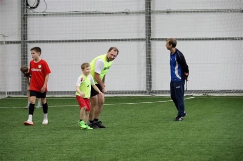 Дети сыграли с родителями В минувшие выходные состоялись традиционные игры юных футболистов