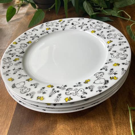 Set Of 4 Snoopy And Woodstock Rimmed Plates 4 Snoopy And Woodstock