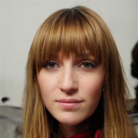 まいにち、がっこう で たのしい じかん を すごして います。 がっこう に ついたら、ともだち と あいさつ を します。さいしょ の じゅぎょう は にほんご です。せんせい が