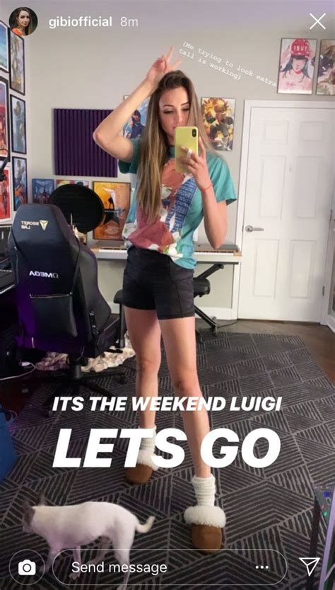 Pin On Gibi Klein Asmr Mirror Selfie Selfie That Look