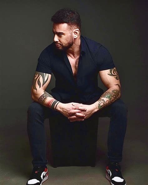 Robert Berisha Një Burrë Metroseksual