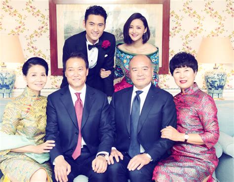 袁弘张歆艺德国古堡大婚 伴娘伴郎颜值爆表