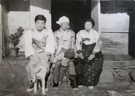 아버지 그곳에서도 정원 가꾸며 외국어 공부 하시나요 그립습니다