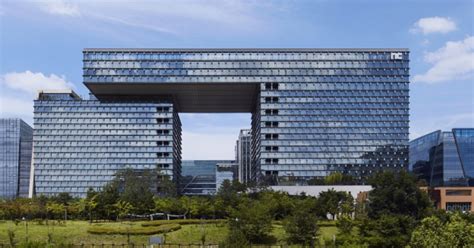 엔씨 12년만에 적자 전환 영업비용 증가 때문 반등 모색할 것