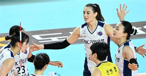 20점도 허용no 폰푼 자리잡은 기업은행 압도적 3연승 질주→도로공사 5연패 수렁 [김천리뷰]