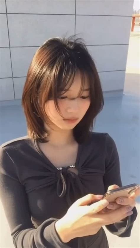 아크아틀리에 안진영 중단발 레이어드컷 단발전문가 중단발펌 이 펌 디자인은 원하는 대로 모양 잡아 손질하시기 좋은 중단발의 웨이브 디자인입니다🙃 🔺시술이 끝난 후 정말