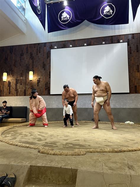 Sumo Show With Lunch At The Restaurant With The Sumo Ring Attractive