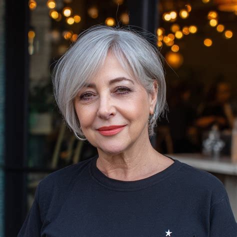 27 Lovely Bobbed Pixie Cuts For Women Over 60 With A Rounder Face Shape