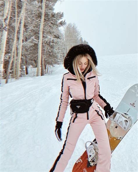 25 Chic Ski Outfits To Wear On The Slopes Ski Outfit For Women