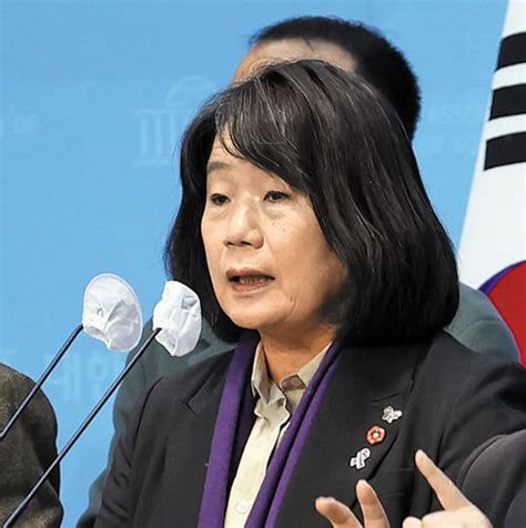 윤미향 징역형 집유 확정임기 끝난 뒤에야 의원직 상실형