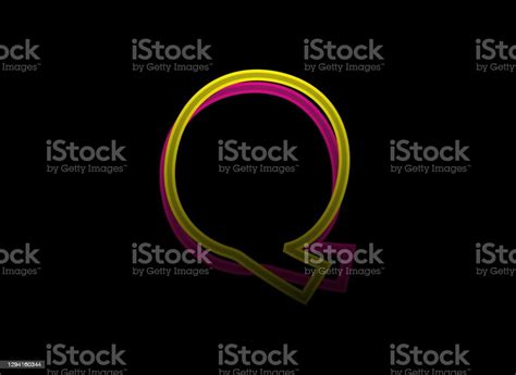 Q 문자 벡터 Desing 그림자 글꼴 로고 검은 색 배경에 동적 분할 핑크 노란색 색상 소셜 미디어 디자인 요소 크리에이티브 포스터 웹 템플릿 0명에 대한 스톡 벡터 아트