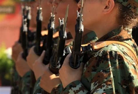 Данска воведува задолжителен воен рок за жените ќе трае 11 месеци