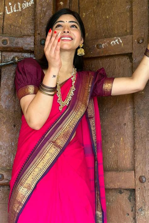 చీరలో కుందనపు బొమ్మలా బిగ్ బాస్ ప్రియాంక సింగ్ ఫొటోలు Bigg Boss Priyanka Singh Looks Like A