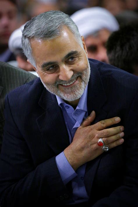عکس با کیفیت تصویر شهید سردار قاسم سلیمانی شهید سلیمانی در حال لبخند