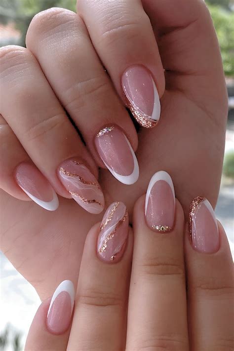 25 White And Gold Nail Designs Everyone Will Be Wearing In 2026 Unhas