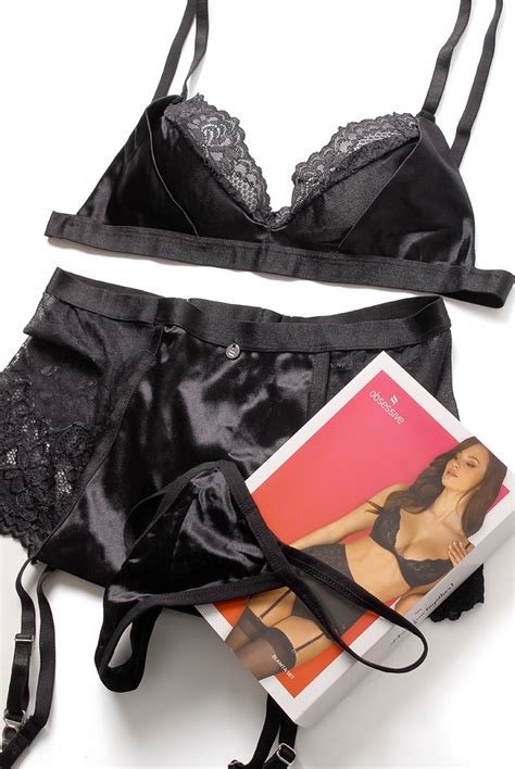 Blanita 3pcs Set ブラ＆ショーツ＆ガーターベルトセット Obsessive オブセッシブ [セクシーランジェリー通販