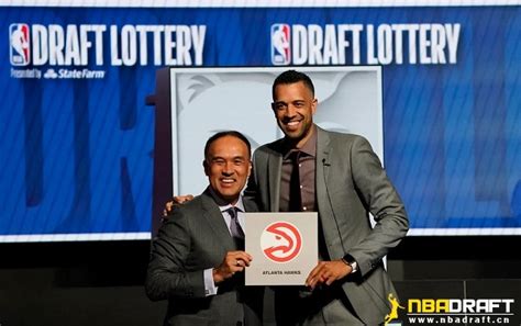 Espn选秀专家：马刺在考虑打包4号签和8号签 向上交易状元签 选秀先锋站
