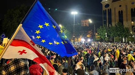 რუსეთიდან ფრენების საწინააღმდეგო აქციის მონაწილეებმა რუსთაველის გამზირი გადაკეტეს Netgazeti