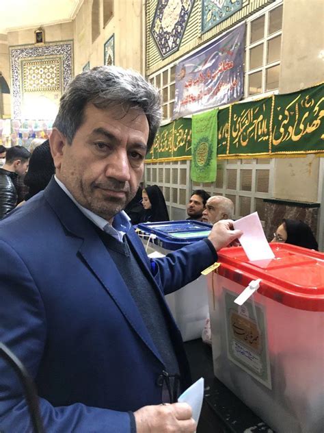 محبوب حضرتی رای خود را به صندوق انداخت عکس