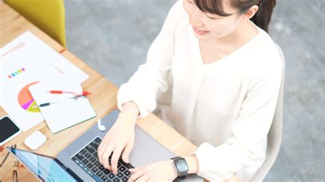 マーケティングリサーチ経験を持ち、データ分析やレポートティング業務を得意とする 時短・在宅ok！の求人なら はたかな