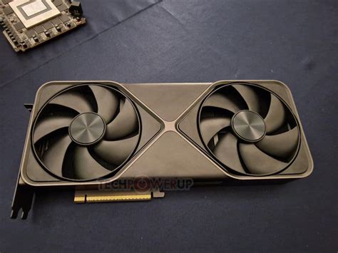 Rtx 5090公版显卡拆解 Pcb小巧精致 搞趣网