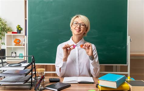 Фотографии на тему «Учителя — скачивайте бесплатные изображения высокого качества Freepik