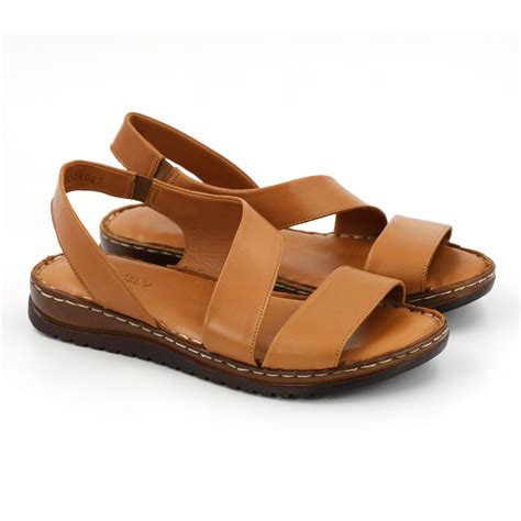 Купить Женские сандалии Clarks цвет коньячный арт 22203085 цена от 5990 руб в наличии в