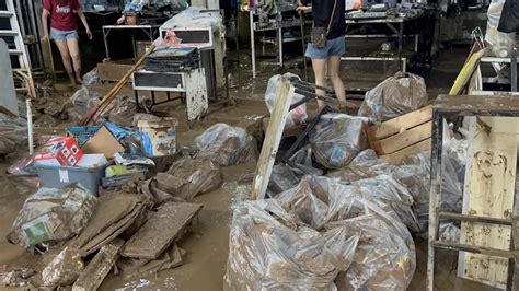 น้ำท่วมแม่สายลดแล้ว ทิ้งโคลนเต็มตลาดสายลมจอย มท 1 จ่อลงพื้นที่พรุ่งนี้