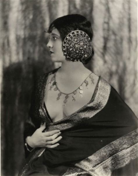Iconic Burlesque Dancer Glamorous Photos Of Sally Rand In The 1920s