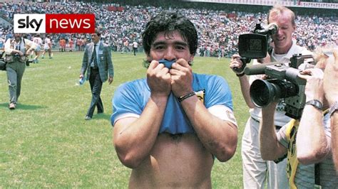 Soccer Legend Diego Maradona Has Died At The Age Of 60 Fox Sports 640