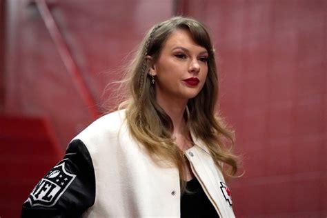 How Taylor Swifts Legions Of Fans Fought Back Against Fake Nudes The
