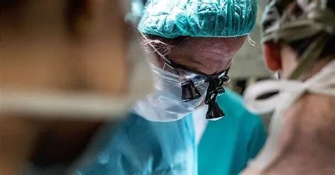 چگونه از زخم بعد از جراحی کیست مو مراقبت کنیم؟